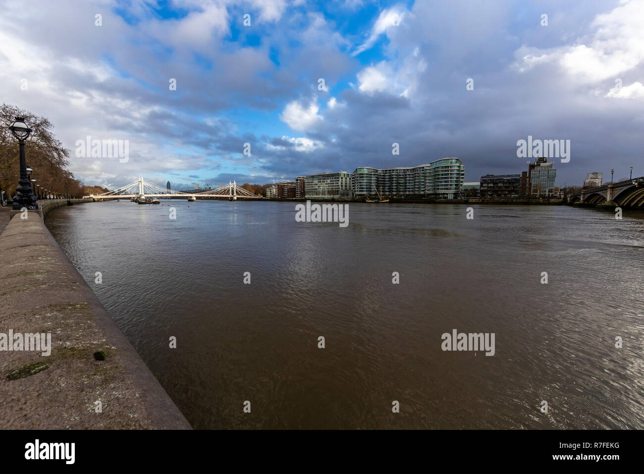 Chelsea harbour river crossing hi-res stock photography and images - Alamy