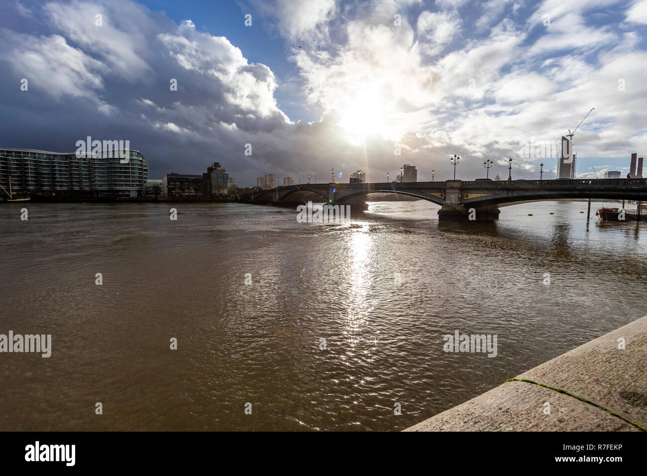 Chelsea harbour river crossing hi-res stock photography and images - Alamy