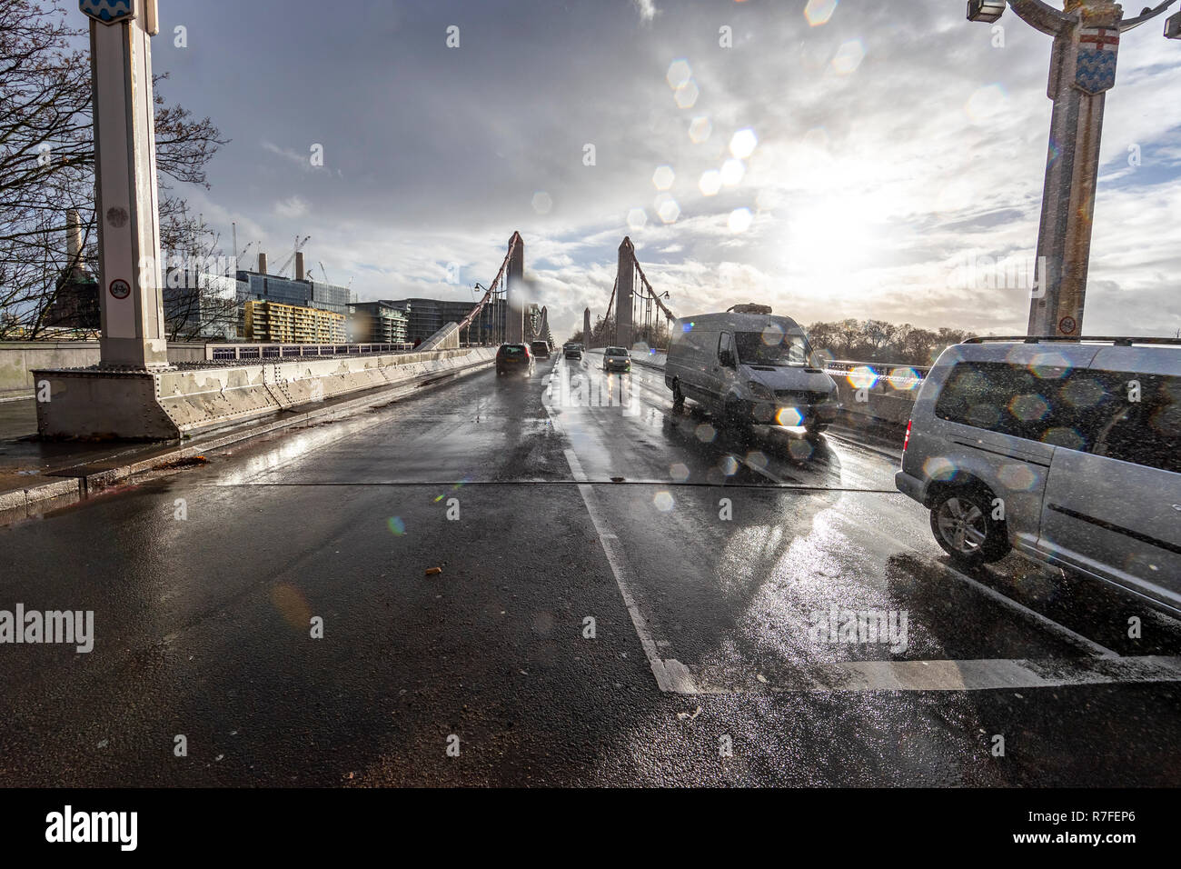 Chelsea Bridge on a wet and windy day in London. UK Stock Photo - Alamy
