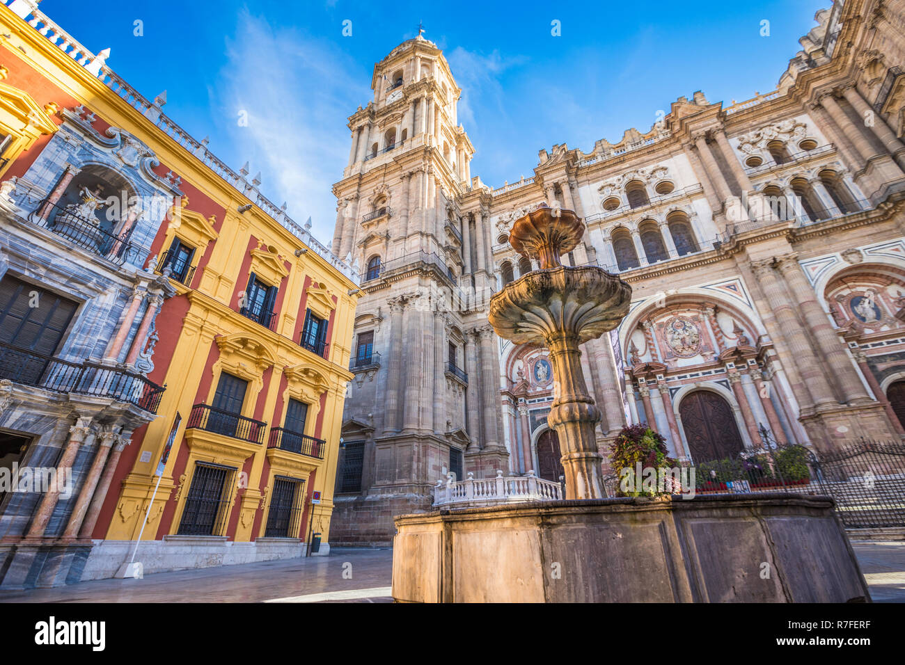 La santa iglesia catedral basilika hi-res stock photography and images ...