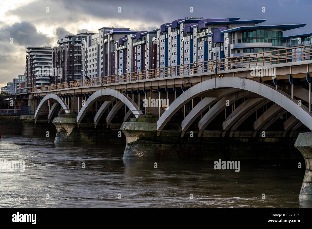 Old vauxhall bridge hi-res stock photography and images - Alamy