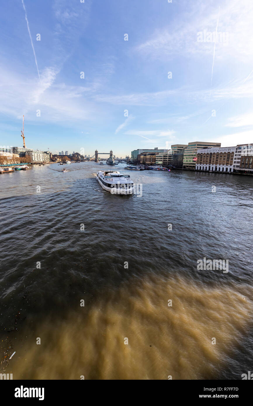 Silver sturgeon river boat hi-res stock photography and images - Alamy