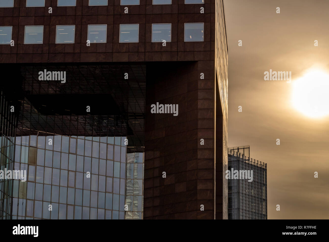 Number 1 london bridge building hi-res stock photography and images - Alamy