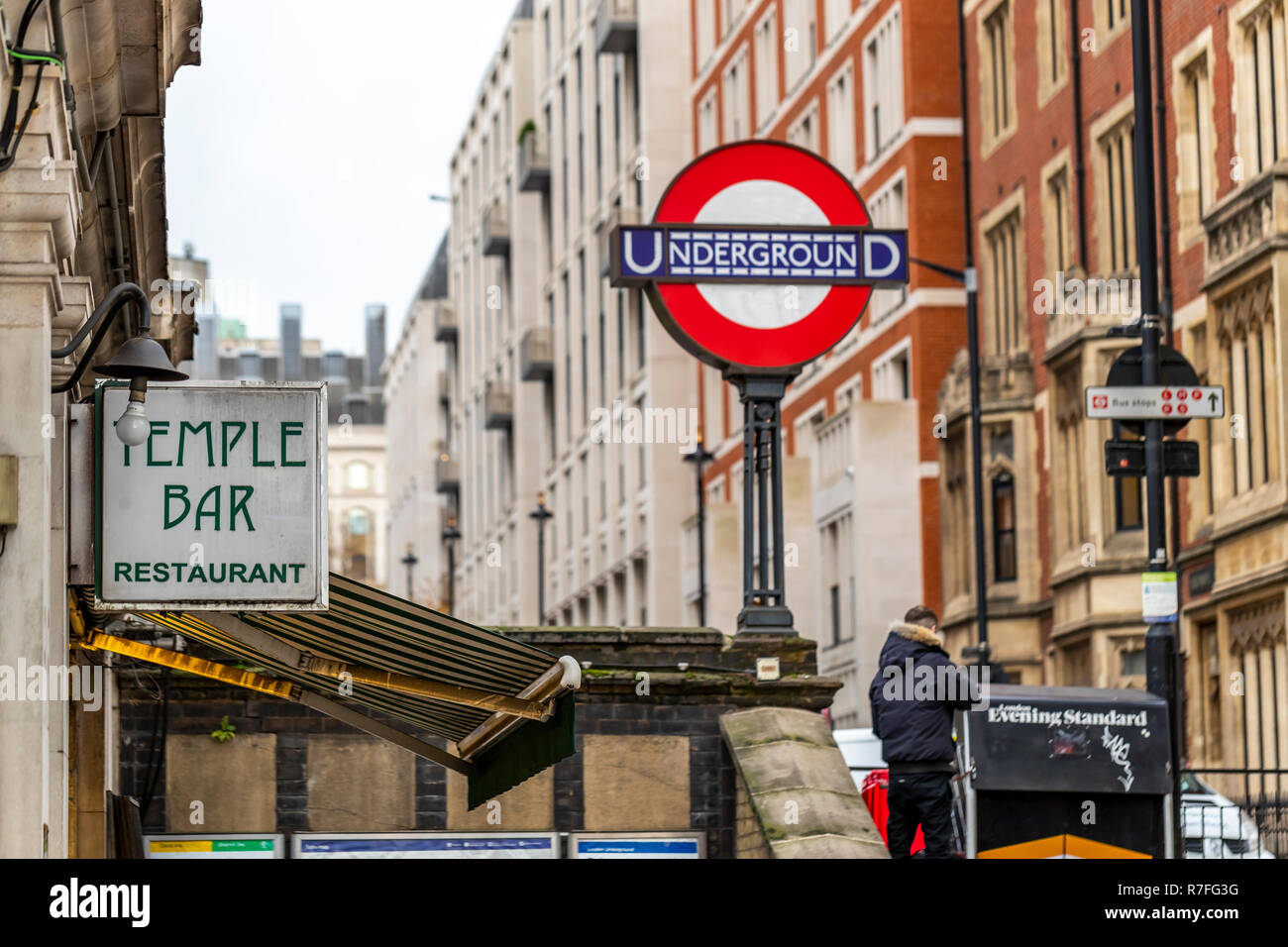 Temple underground station sign hi-res stock photography and images - Alamy