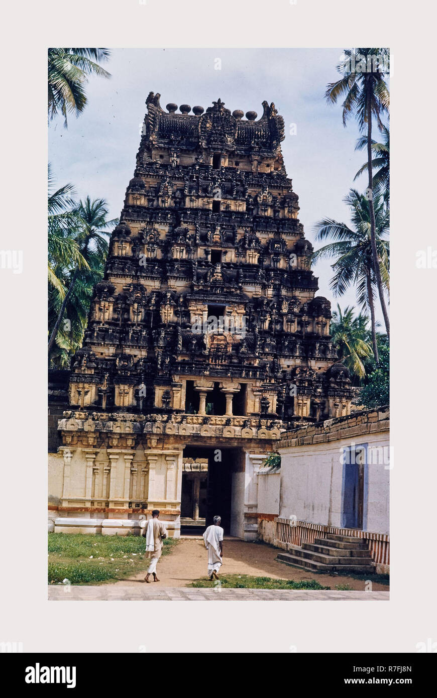 Gopuras hi-res stock photography and images - Alamy