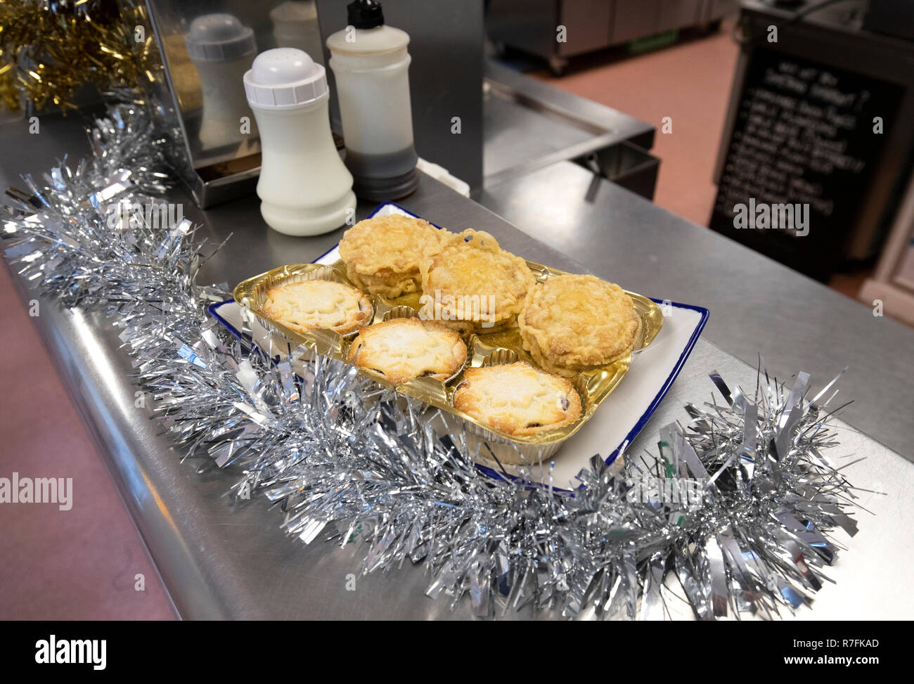 Deep fried mince pies hi-res stock photography and images - Alamy