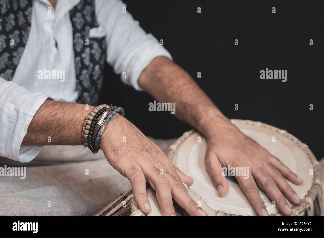 Playing tabla drums hi-res stock photography and images - Alamy