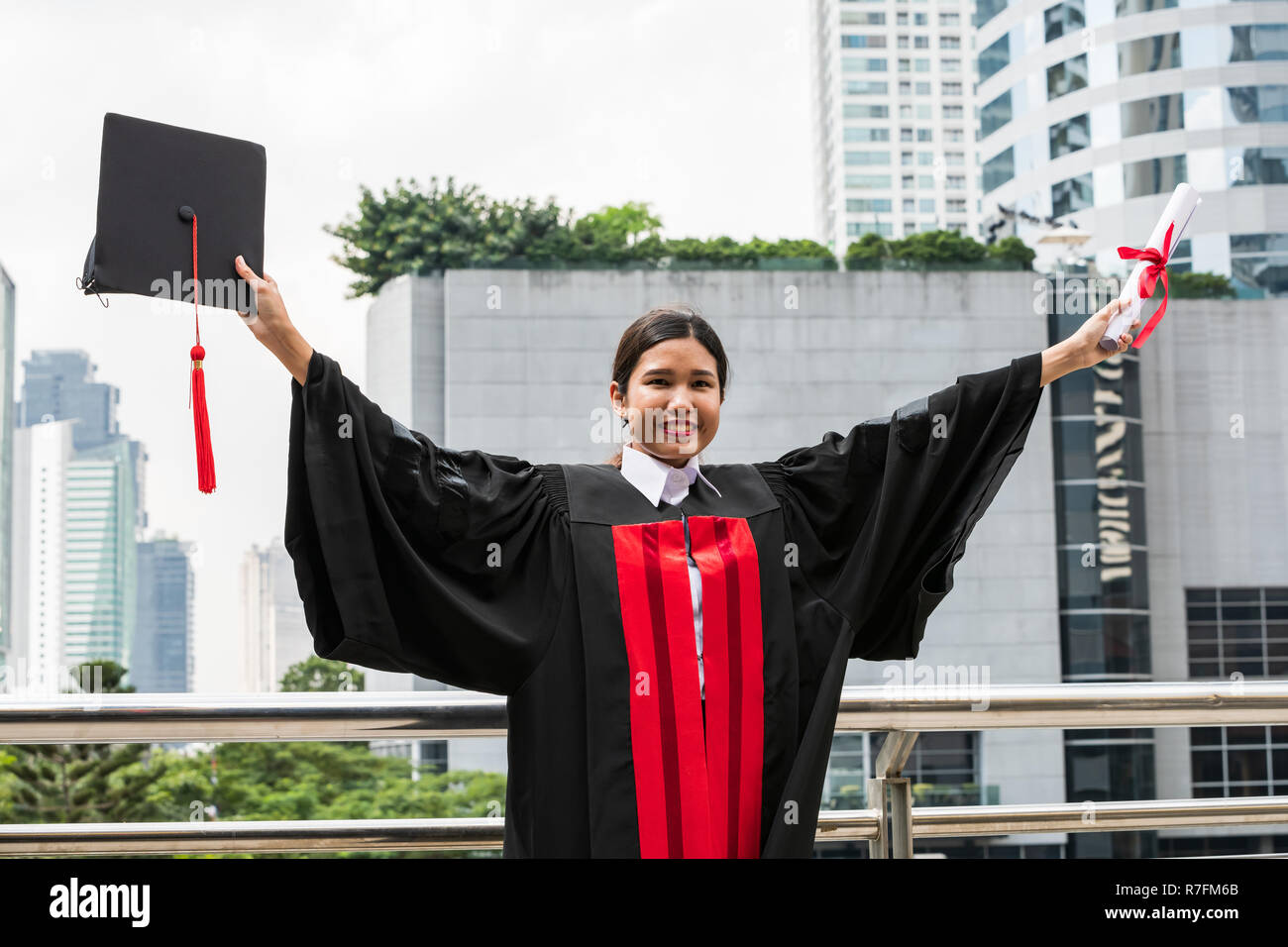 Thailand university student graduation hi-res stock photography and ...