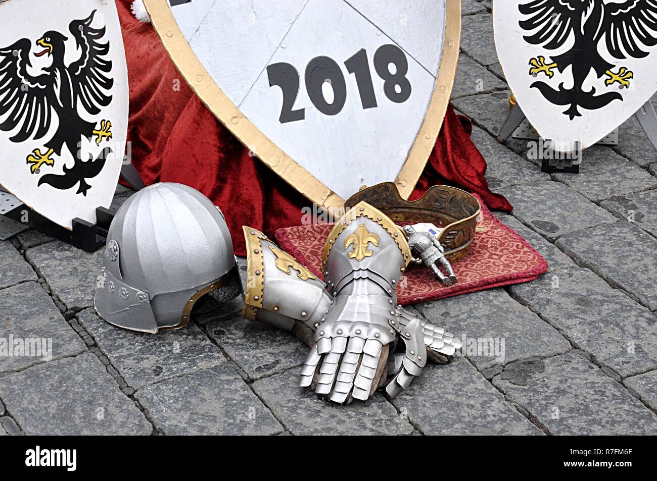 Old knight armor hi-res stock photography and images - Alamy
