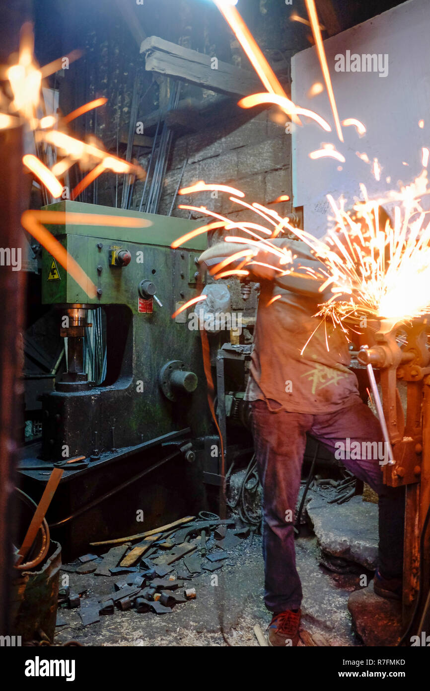 Sparks grind hi-res stock photography and images - Alamy