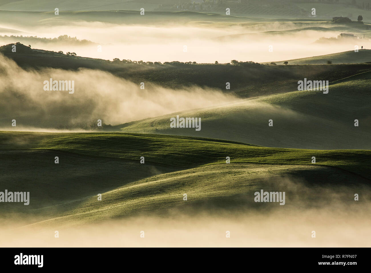 Tuscany landscape rolling hills hi-res stock photography and images - Alamy