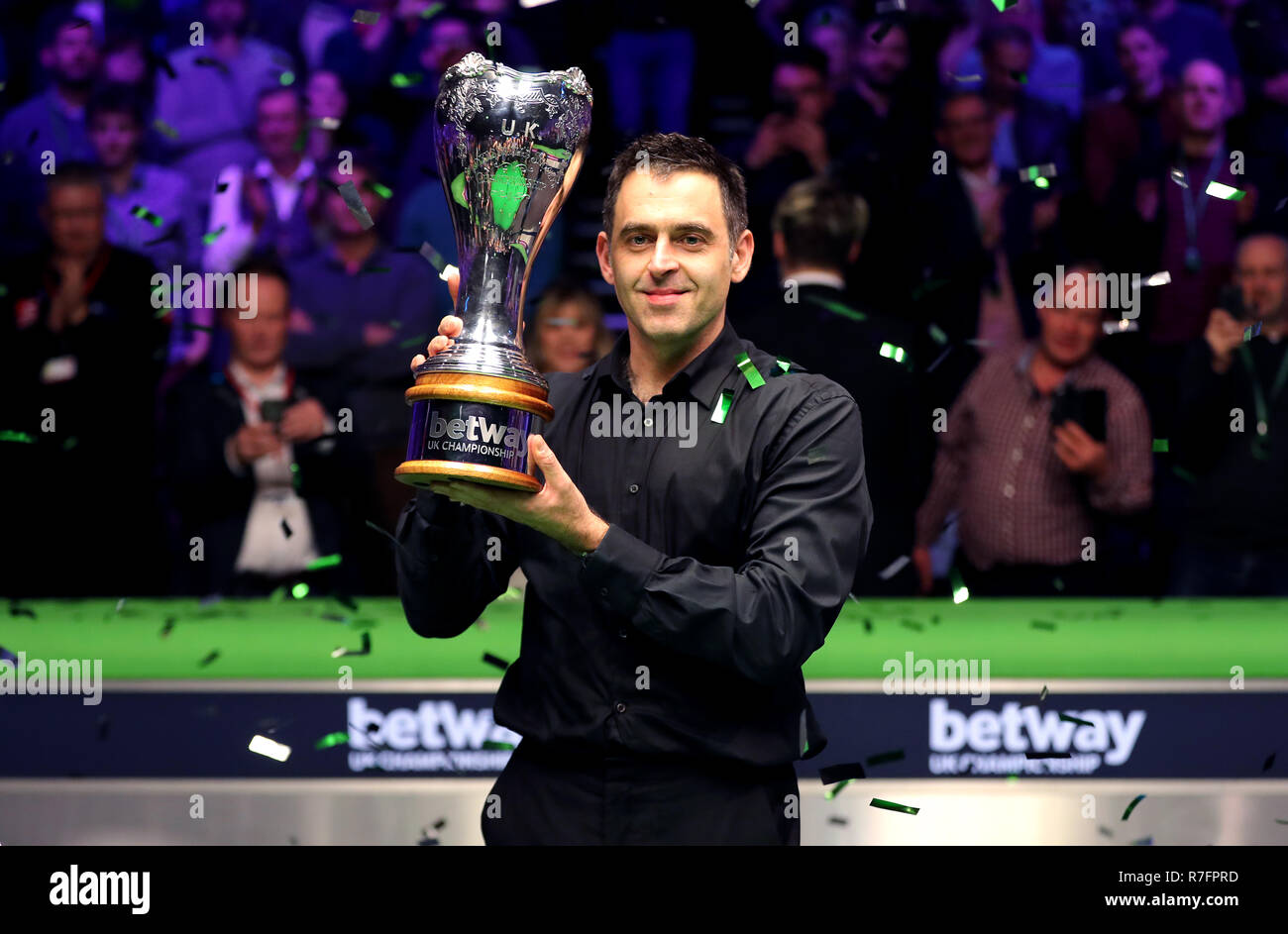 Betway uk championship trophy hi-res stock photography and images - Alamy