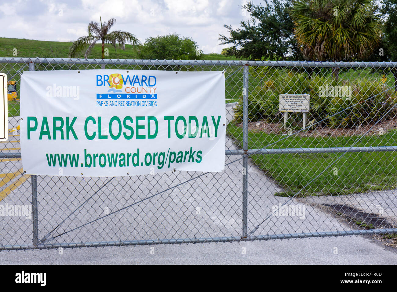 Miami Florida,Davie,park,park,entrance,front,gate,closing,sign,budget ...