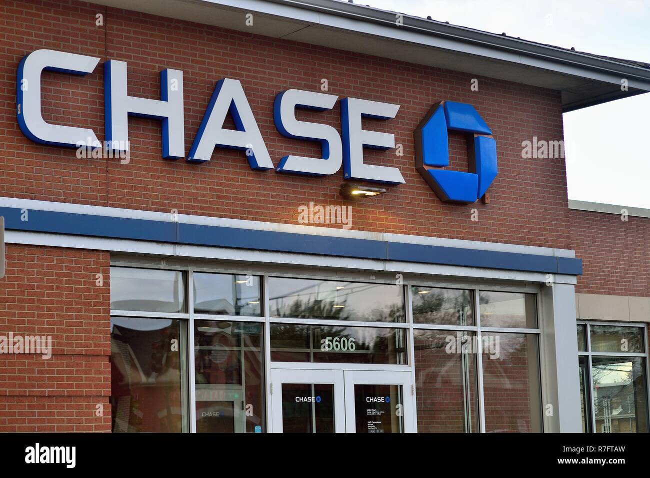 Chicago, Illinois, USA. A local neighborhood branch bank in a Chicago ...