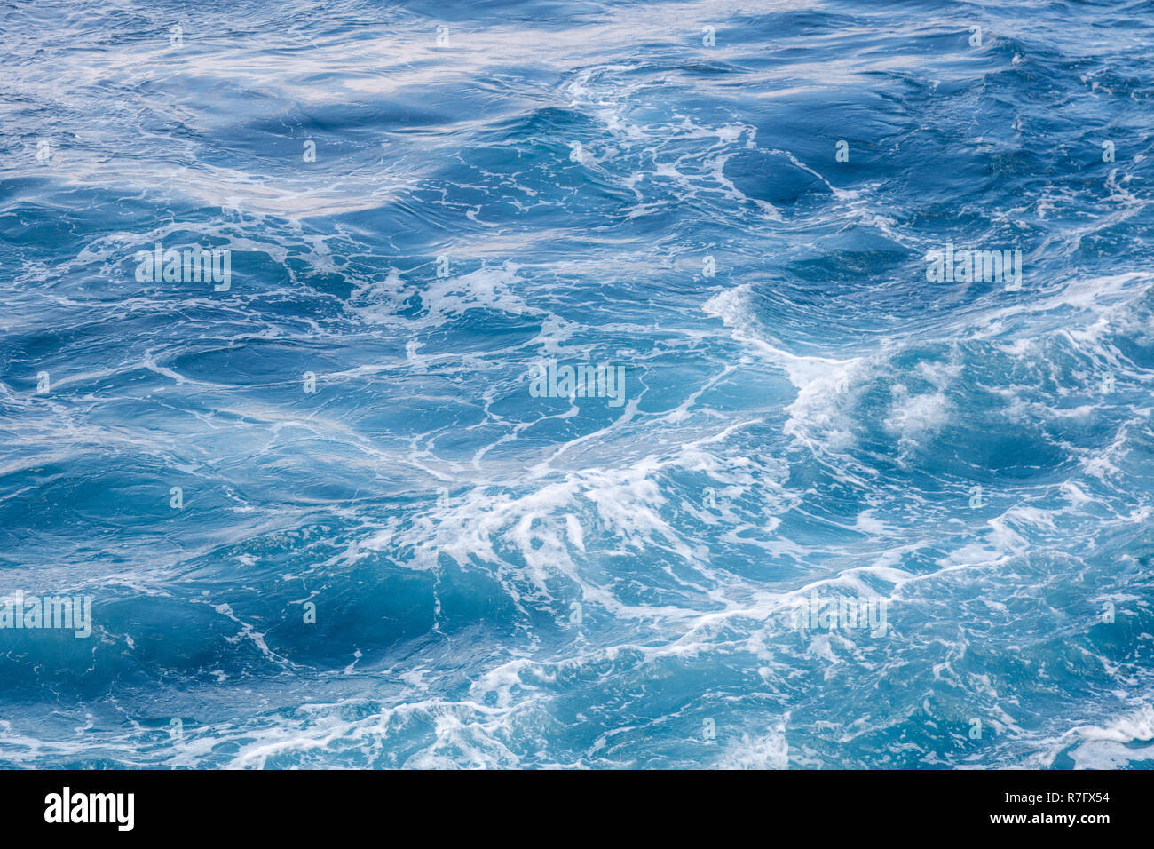 Deep ocean hi-res stock photography and images - Alamy