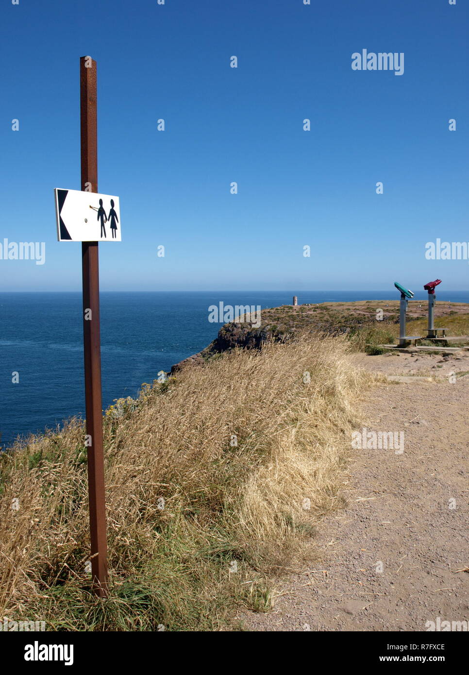 Equal sign hi-res stock photography and images - Alamy