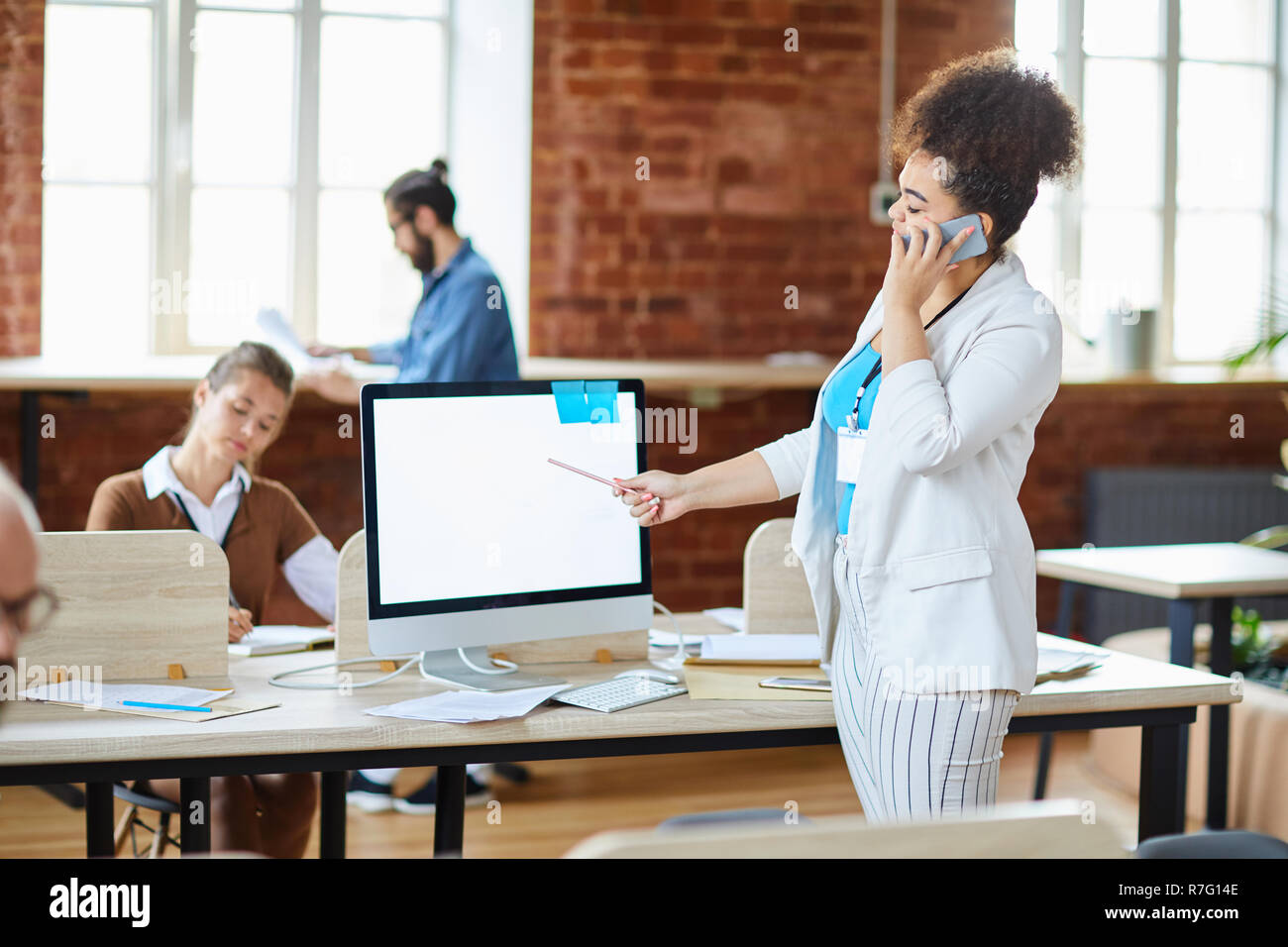 Analyzing information hi-res stock photography and images - Alamy