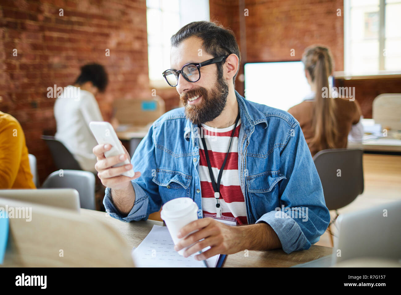 Notification scrolling hi-res stock photography and images - Alamy