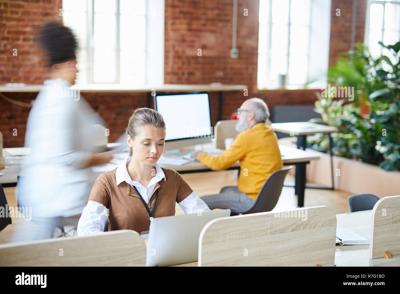 Contemporary office environment hi-res stock photography and images - Alamy