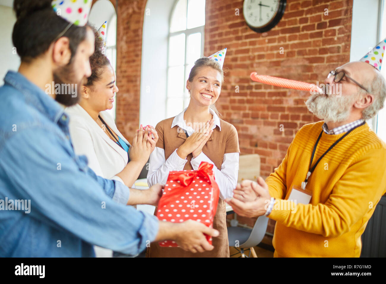 Applauding birthday birthday hi-res stock photography and images - Alamy