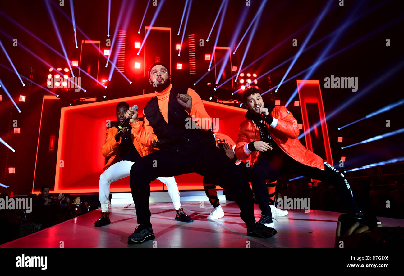 Rak su perform hi-res stock photography and images - Alamy