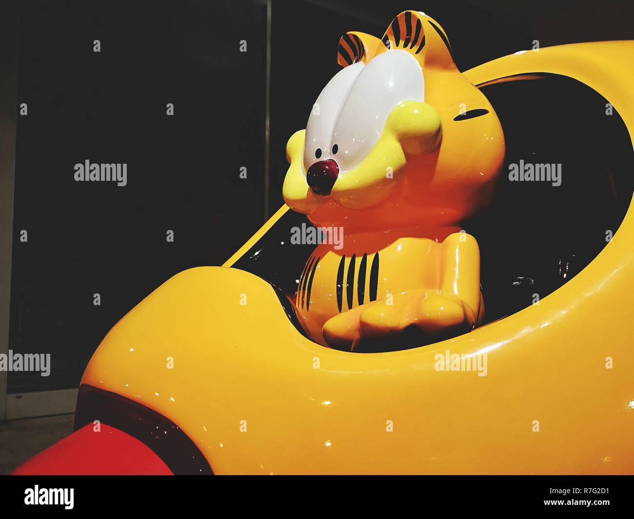 Garfield cartoon cat hi-res stock photography and images - Alamy