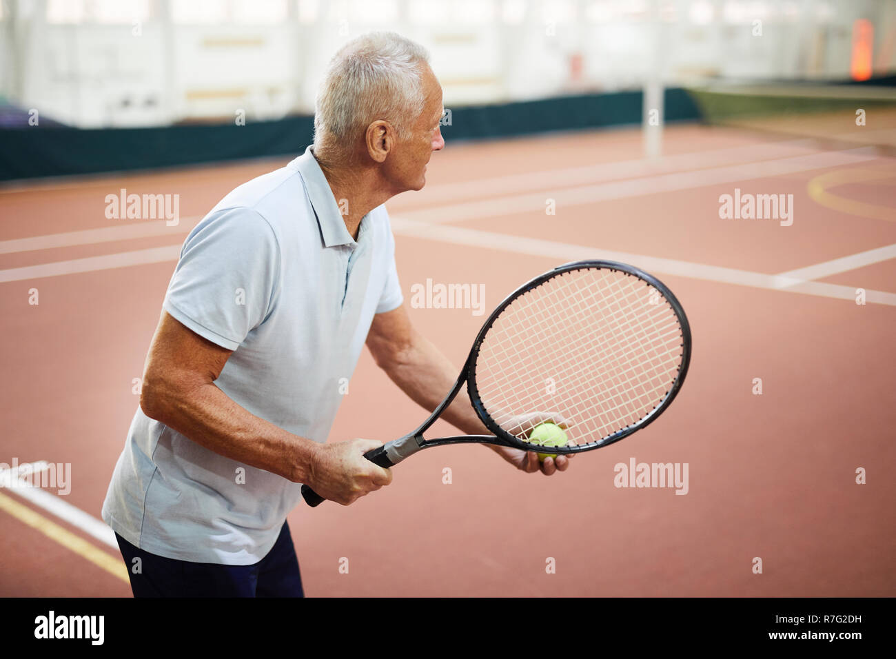 Taking aim hi-res stock photography and images - Alamy