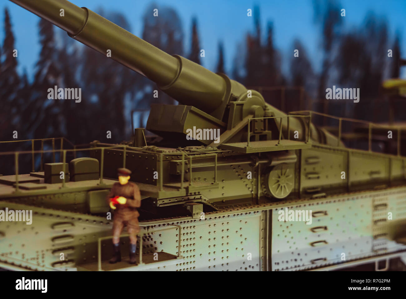 Metal miniature toy soldiers hi-res stock photography and images - Alamy