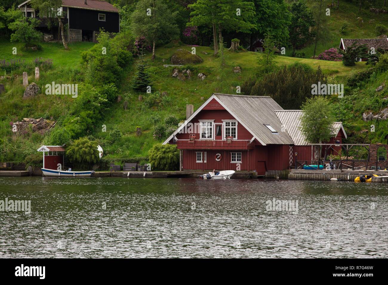 red norwegian houses on a lake coast Stock Photo - Alamy