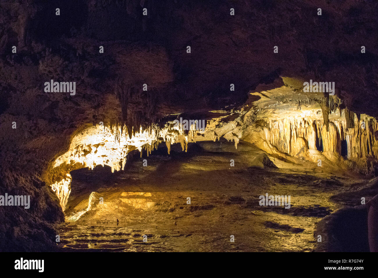 Flowstone pool hi-res stock photography and images - Alamy