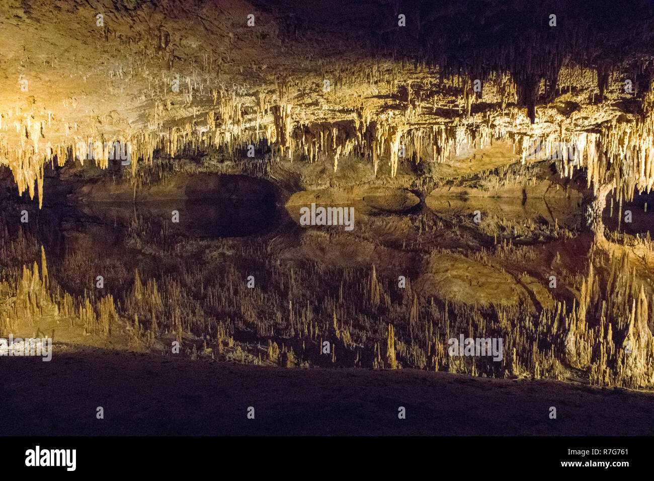 Dripstone columns hi-res stock photography and images - Alamy