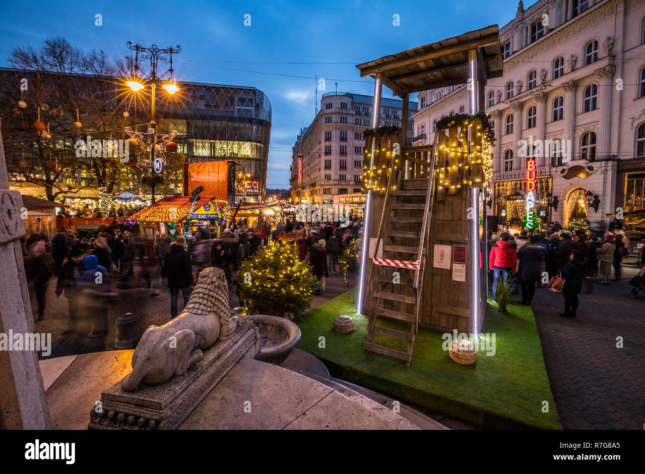 Vorosmarty square budapest christmas hi-res stock photography and ...