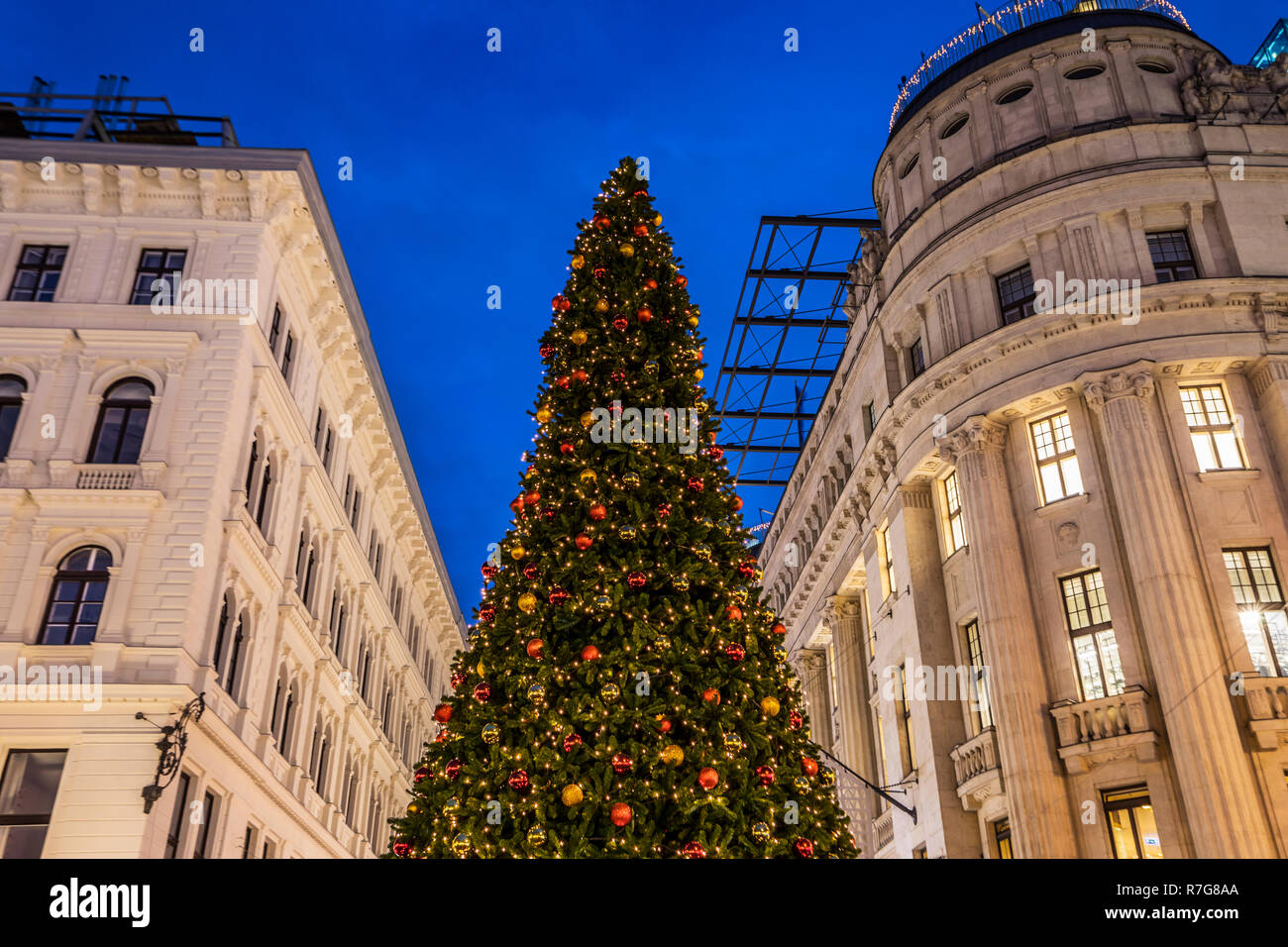 Budapest Christmass tree at Karácsonyi Vásár Stock Photo - Alamy