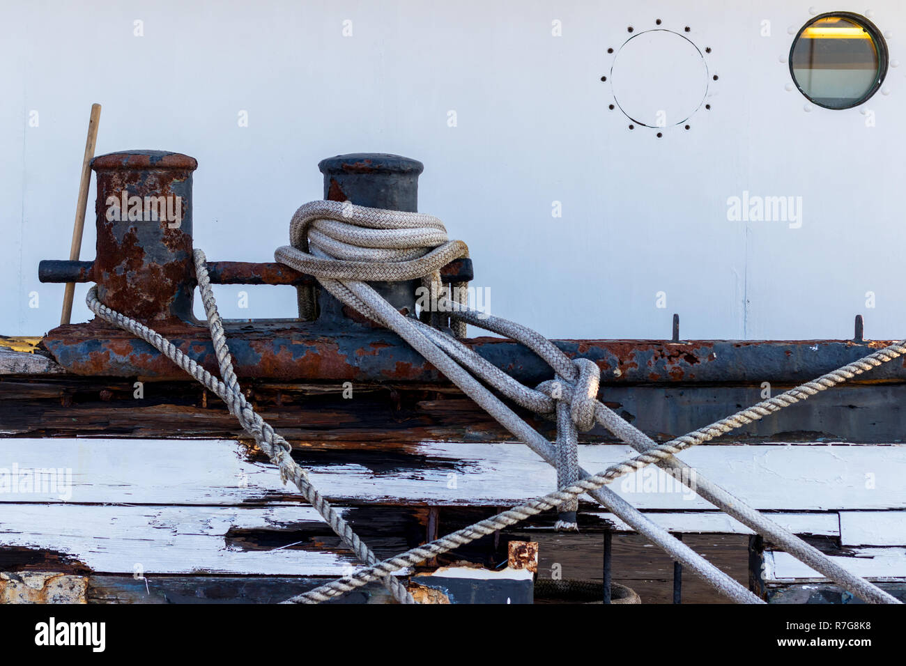Boat rigging rope tied and secured on white vessel Stock Photo - Alamy