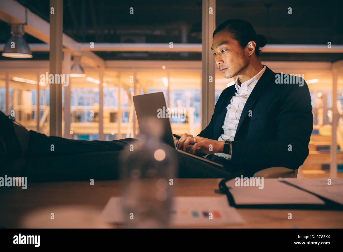 Modern interior office people sitting hi-res stock photography and ...