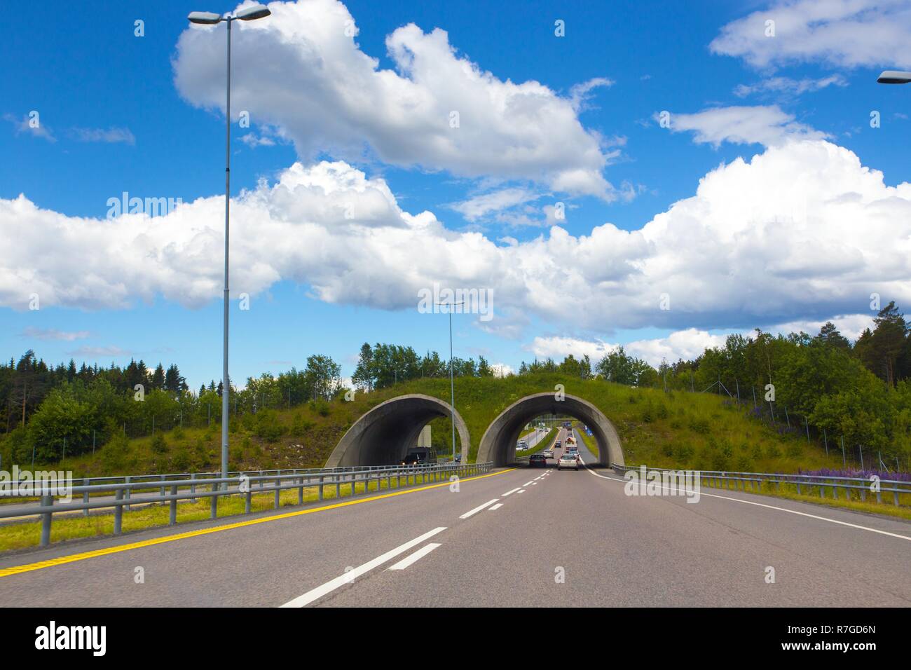 Two way tunnel traffic hi-res stock photography and images - Alamy