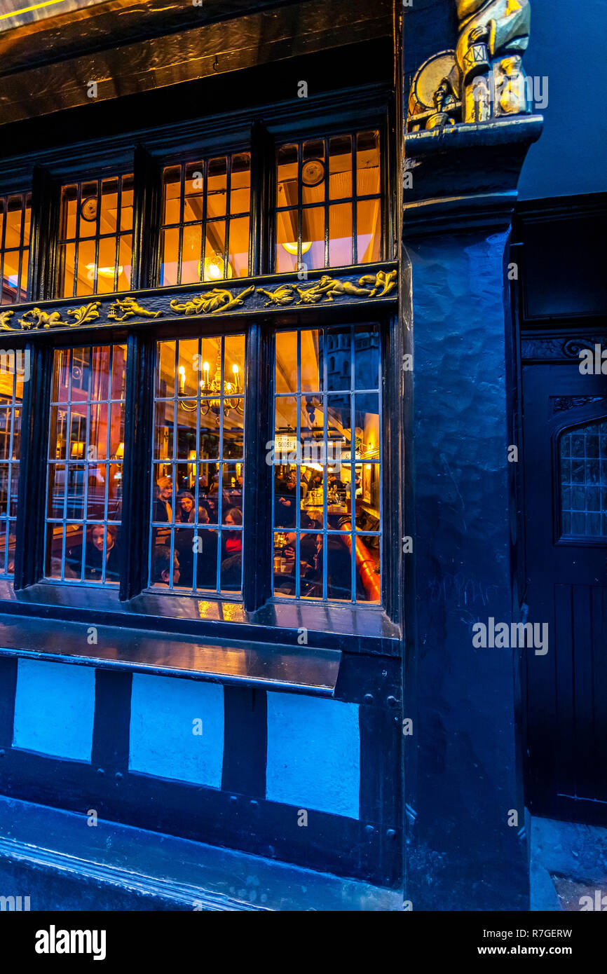 George pub strand london hi-res stock photography and images - Alamy