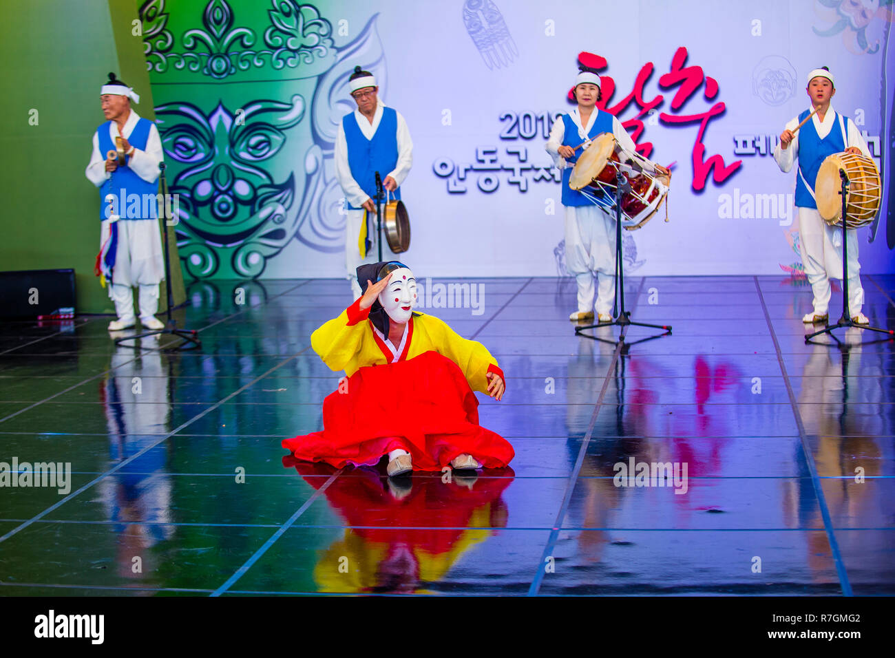 Actors performing the traditinal Korean Maskdance at Andong South Korea ...