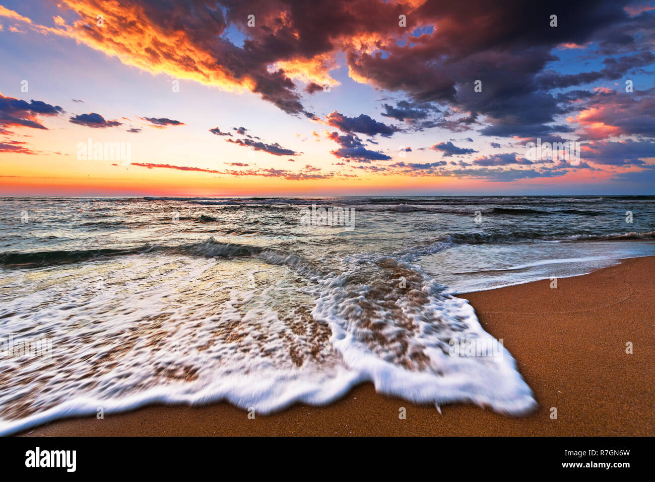 Amazing sunset landscape. Beautiful nature background Stock Photo - Alamy