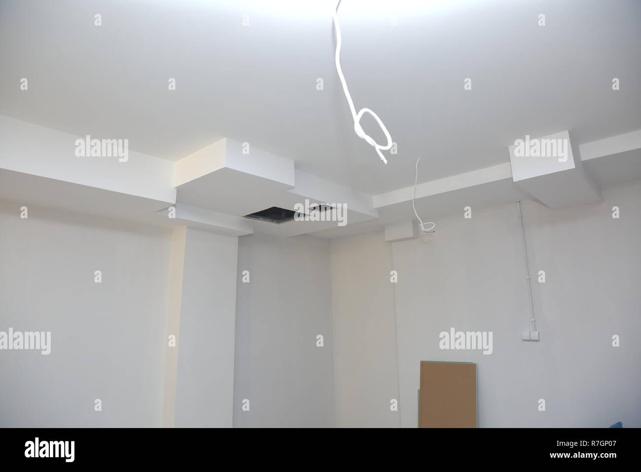 Filling walls and ceilings with plaster and gypsum plaster Stock Photo ...