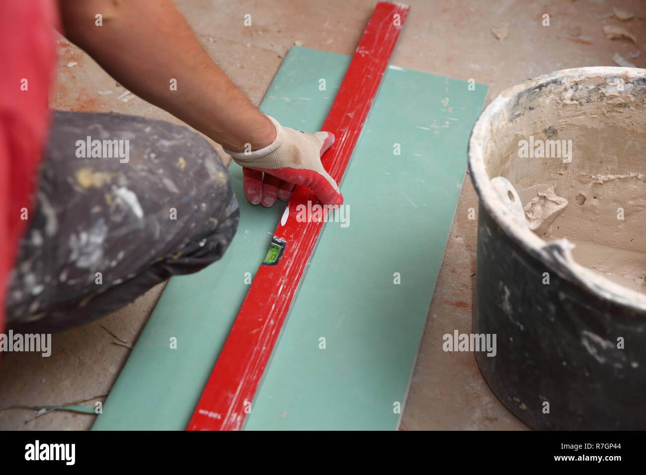 Filling walls and ceilings with plaster and gypsum plaster Stock Photo ...
