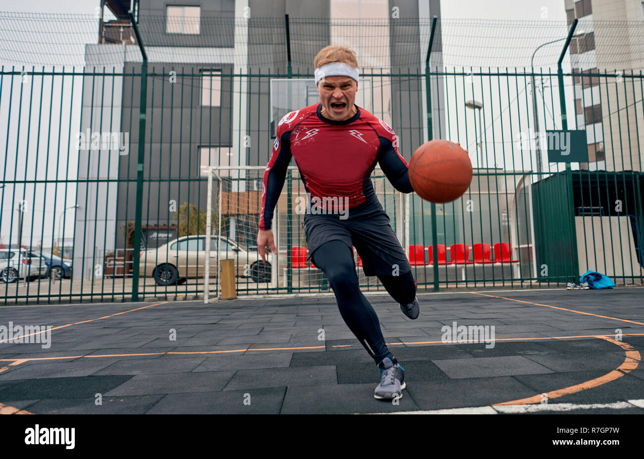 basketball player playing on the street Stock Photo - Alamy