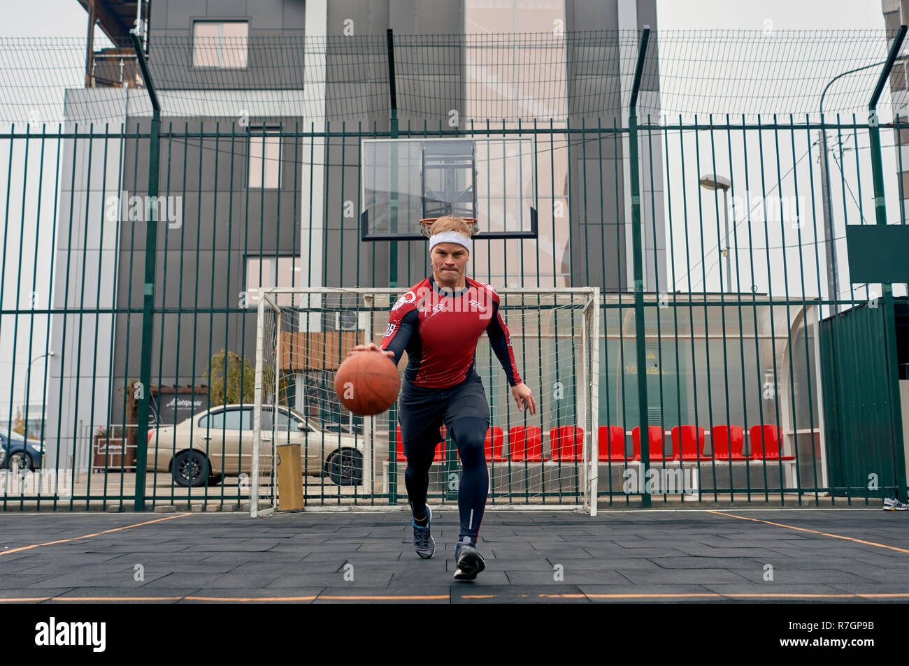 basketball player playing on the street Stock Photo - Alamy