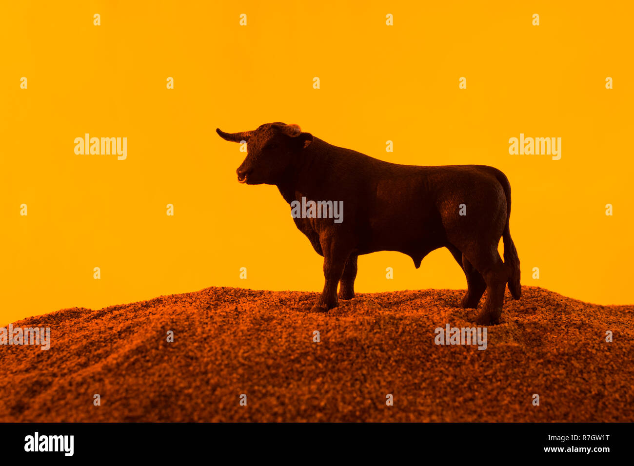 Bulls bear hi-res stock photography and images - Alamy