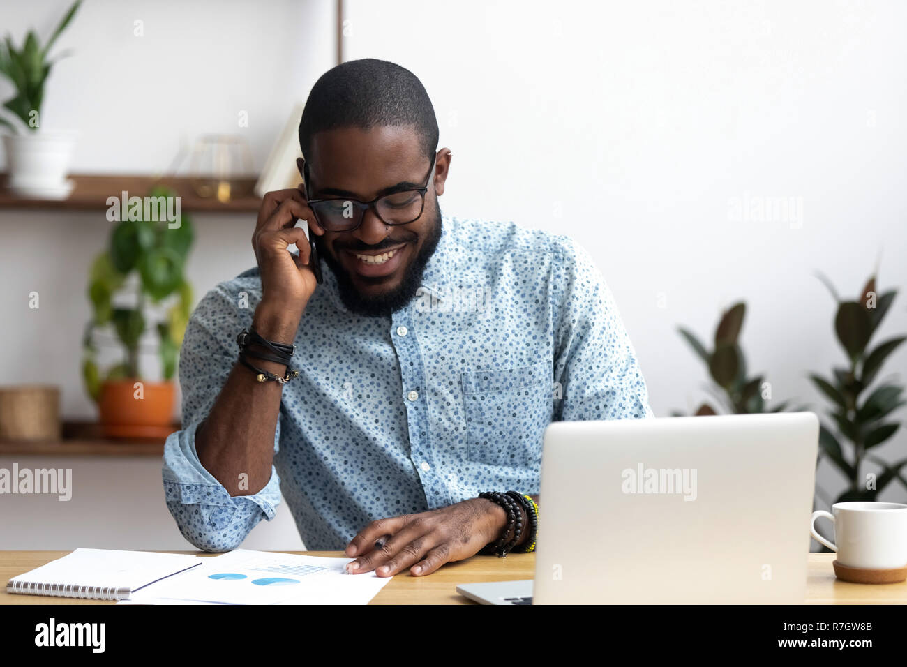 Business call hi-res stock photography and images - Alamy