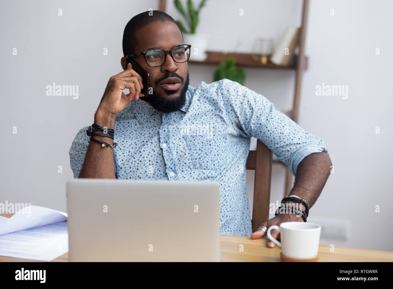 Mobile busy hi-res stock photography and images - Alamy
