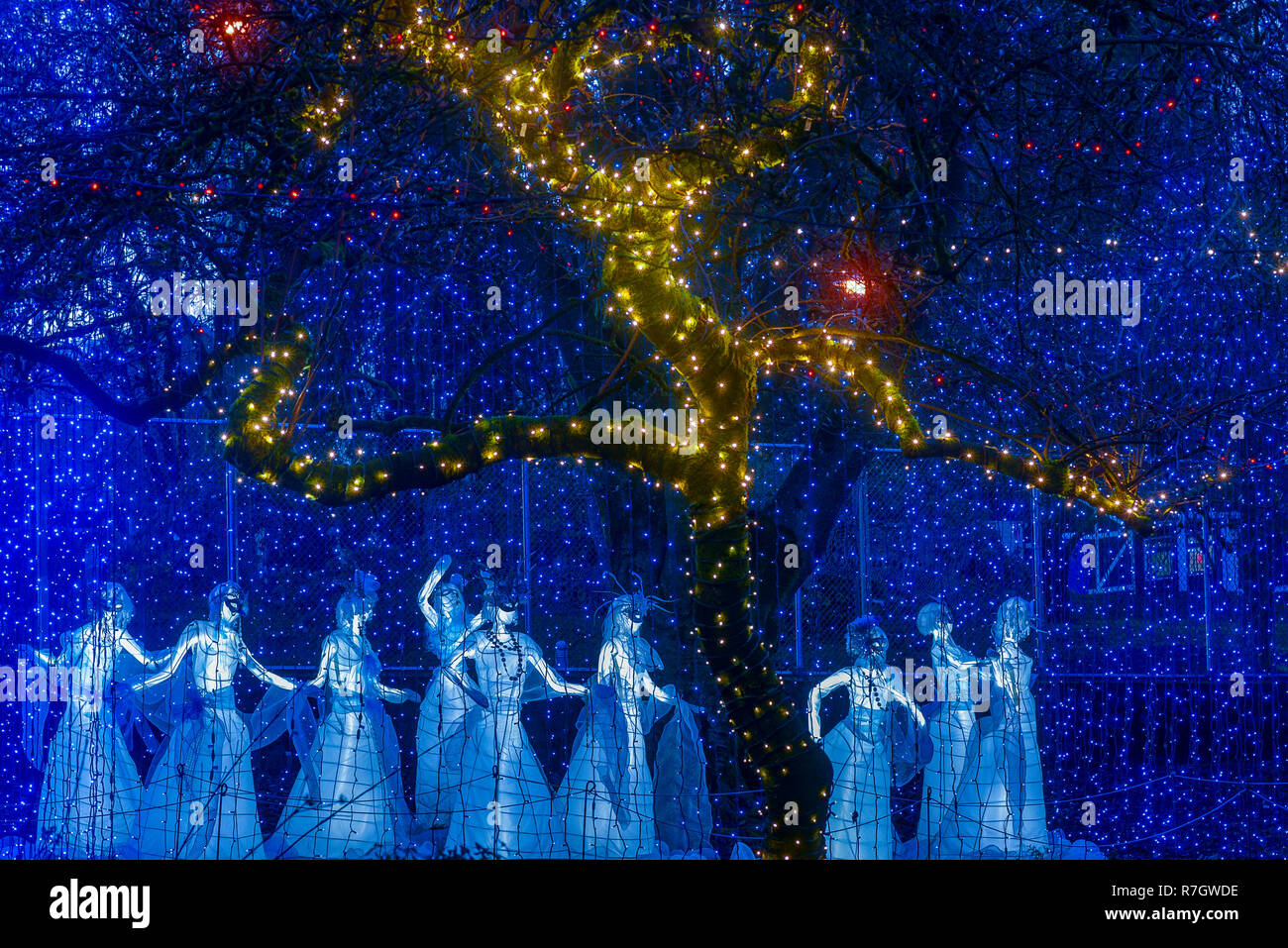 Nine Ladies Dancing Stock Photos & Nine Ladies Dancing Stock Images - Alamy