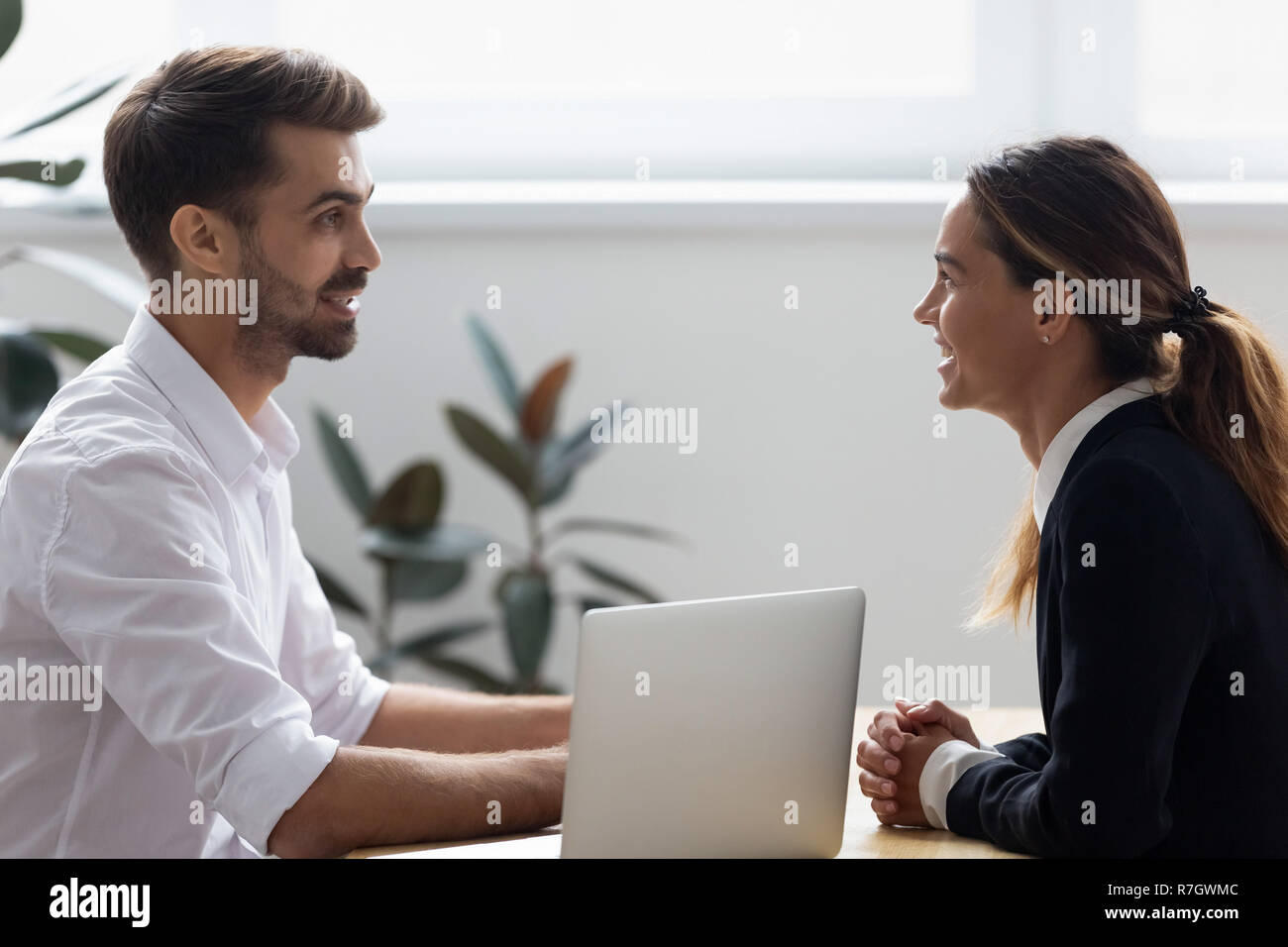 Client sitting hi-res stock photography and images - Alamy