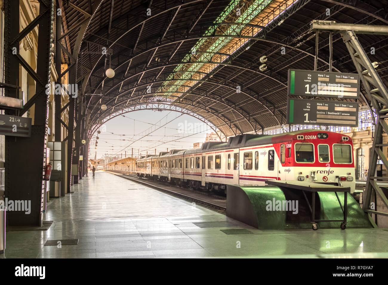 Hall del terminal 1 hi-res stock photography and images - Alamy