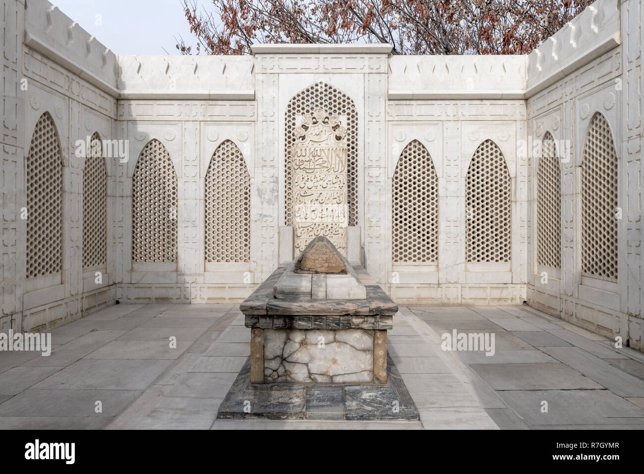The tomb of babur hi-res stock photography and images - Alamy